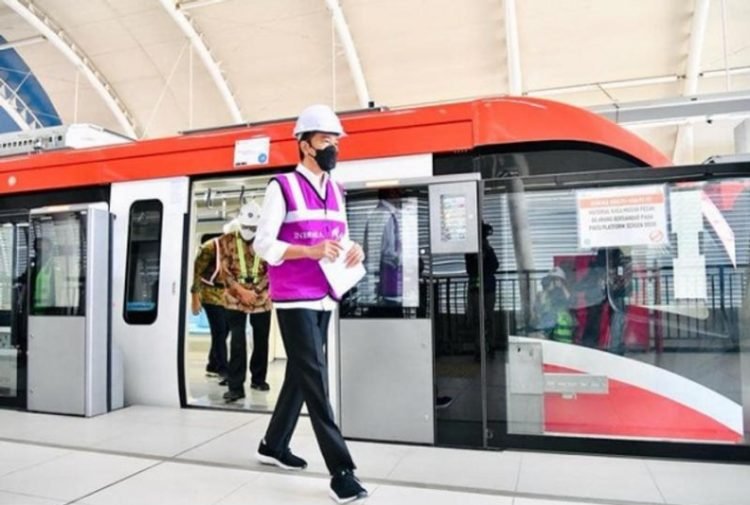 Hari Ini, Presiden Jokowi Meninjau Stasiun LRT TMII - Suryamedia.id