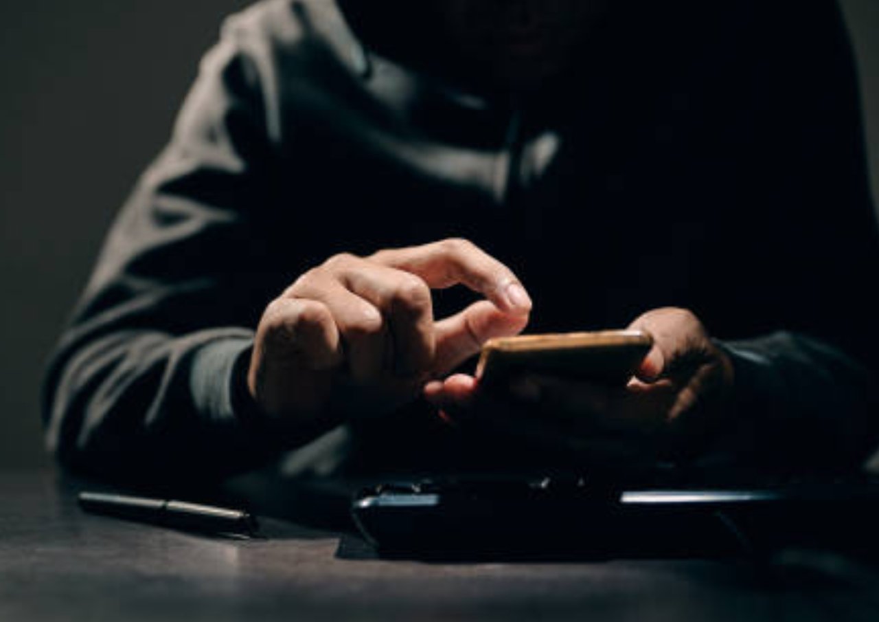 Awas! Kenali 7 Tanda-tanda Ponsel Diretas Berikut - Suryamedia.id